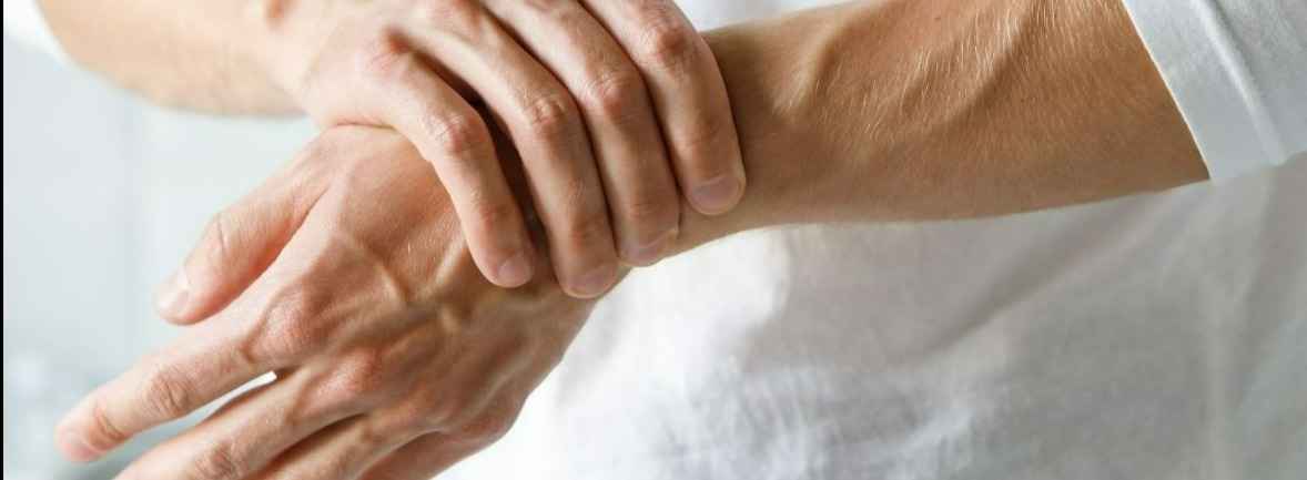 Hormigueo en las manos: causas y cura | Hospitales Parque